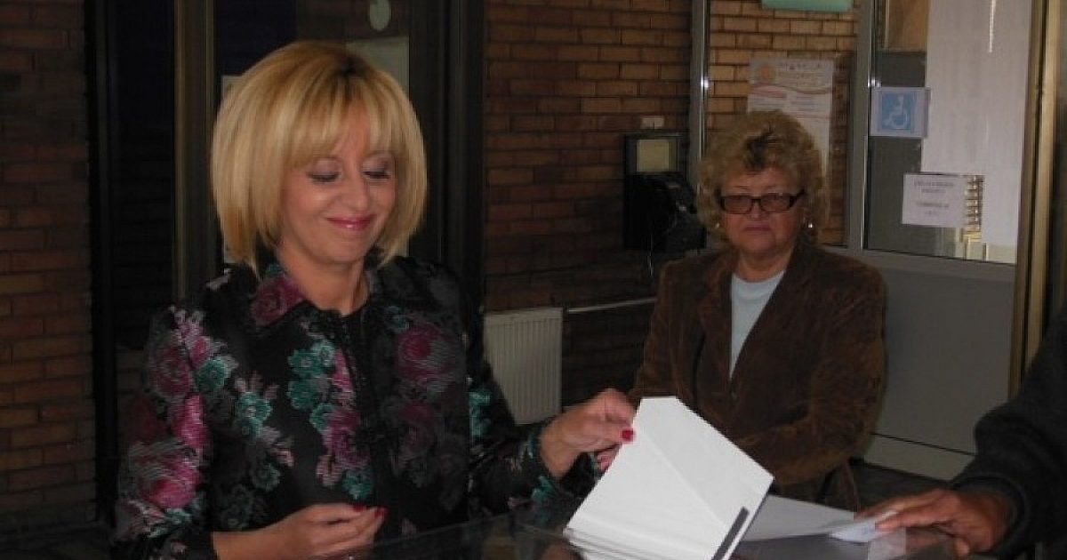 Манолова иска по-добро бъдеще за Кюстендил и страната - Политика ...