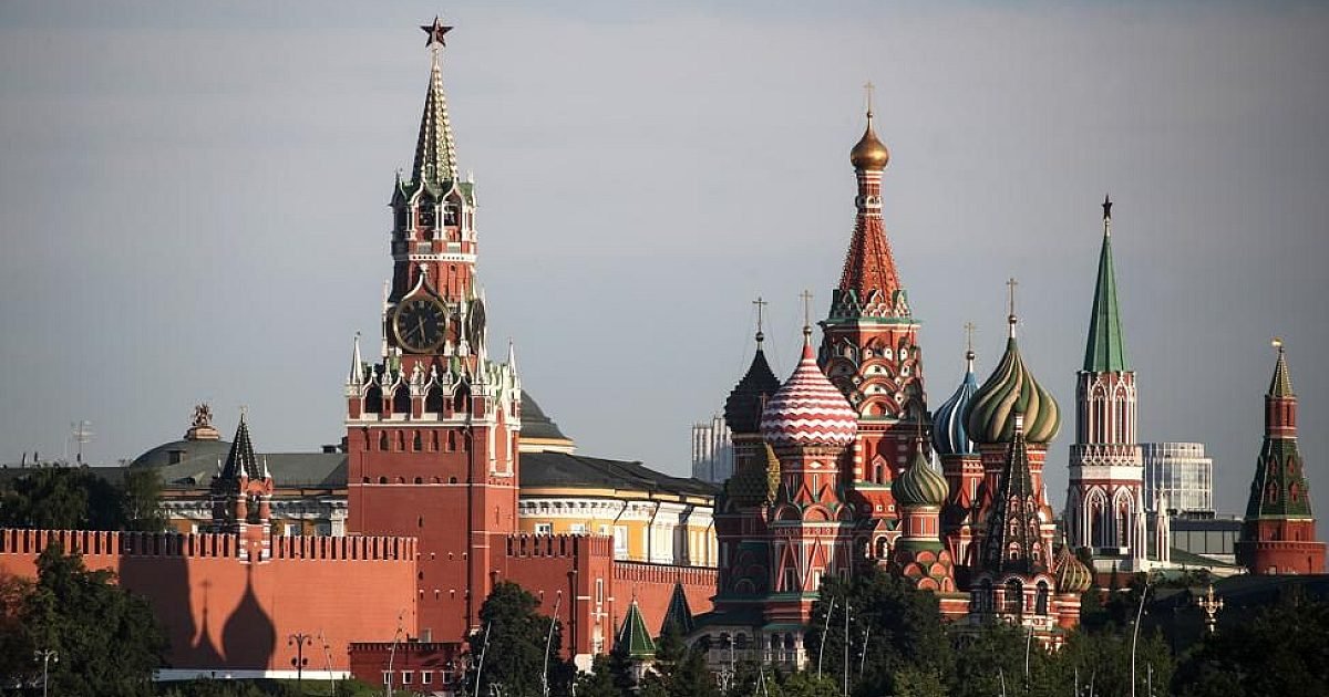Правят морална полиция в Русия, изпитват връщащи се от чужбина ...